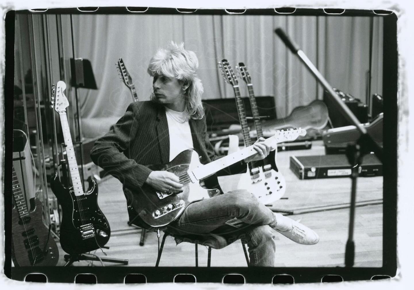 BIOGRAPHY - STEVE CLARK GUITAR In Loving Memory